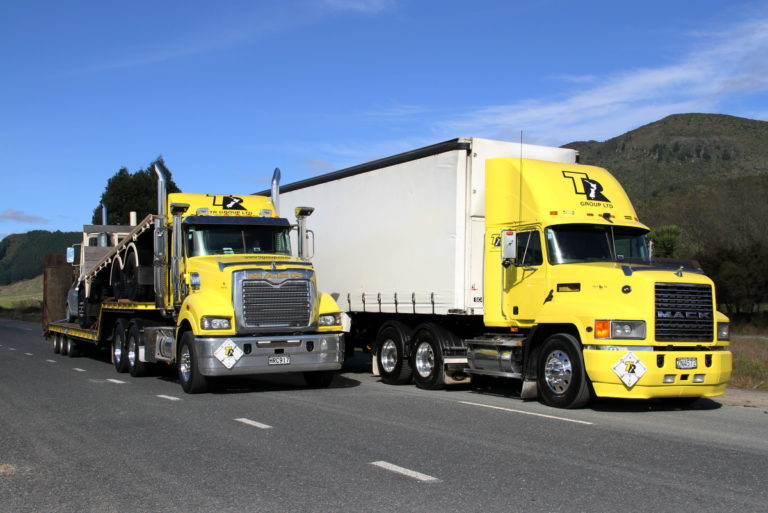 What's the difference between a conventional bonneted truck and a cab ...