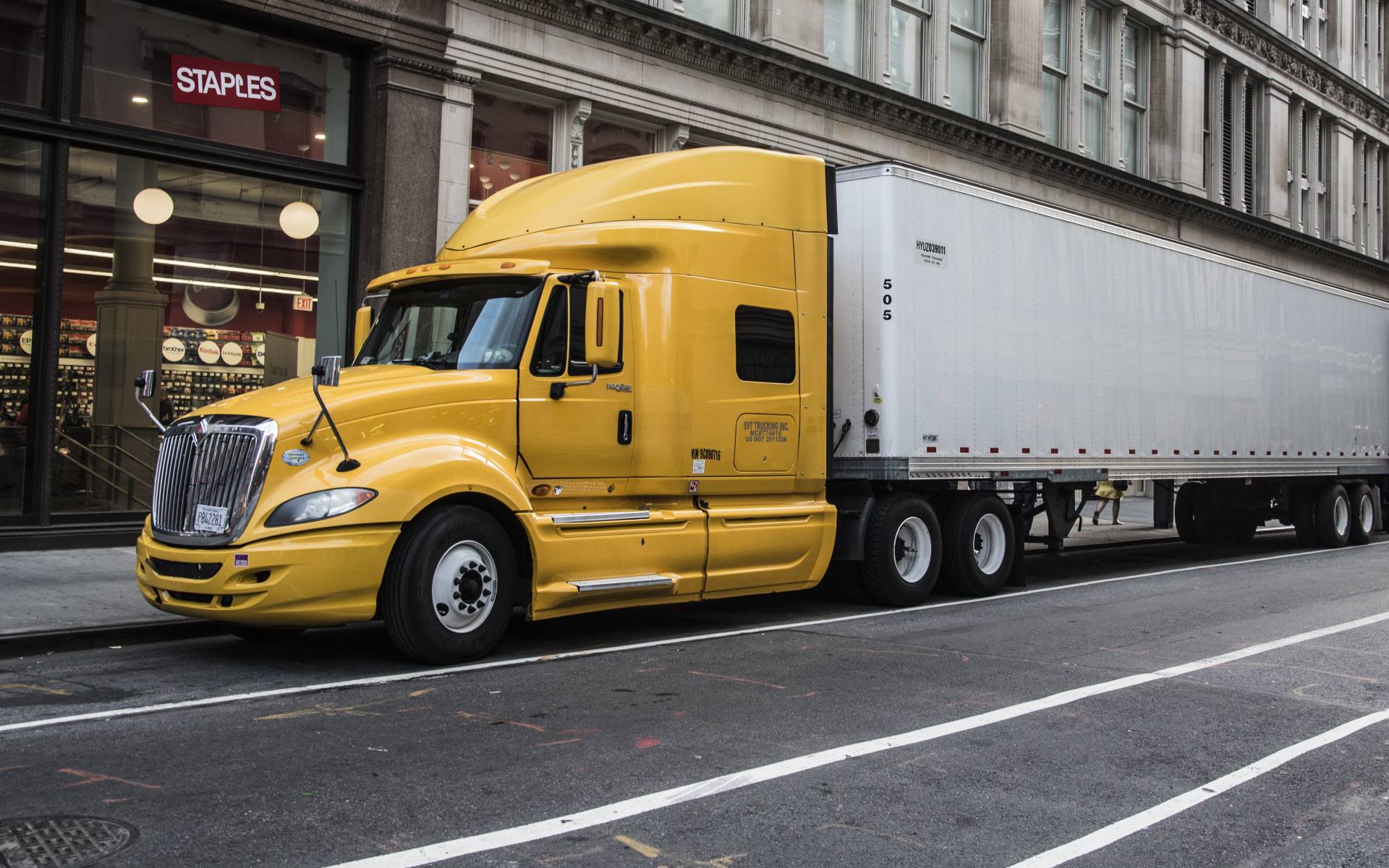 What's the difference between a conventional bonneted truck and a cab ...