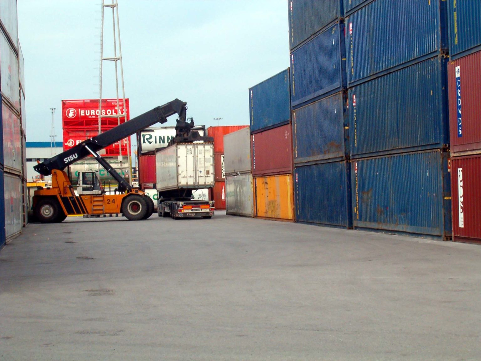 What's a side loader trailer?