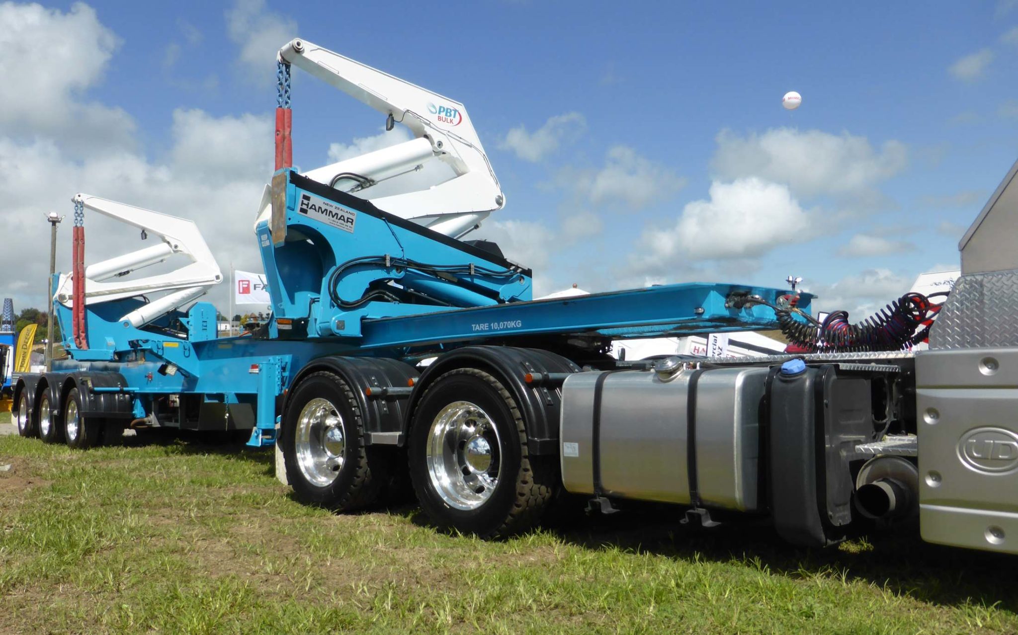 What's a side loader trailer?