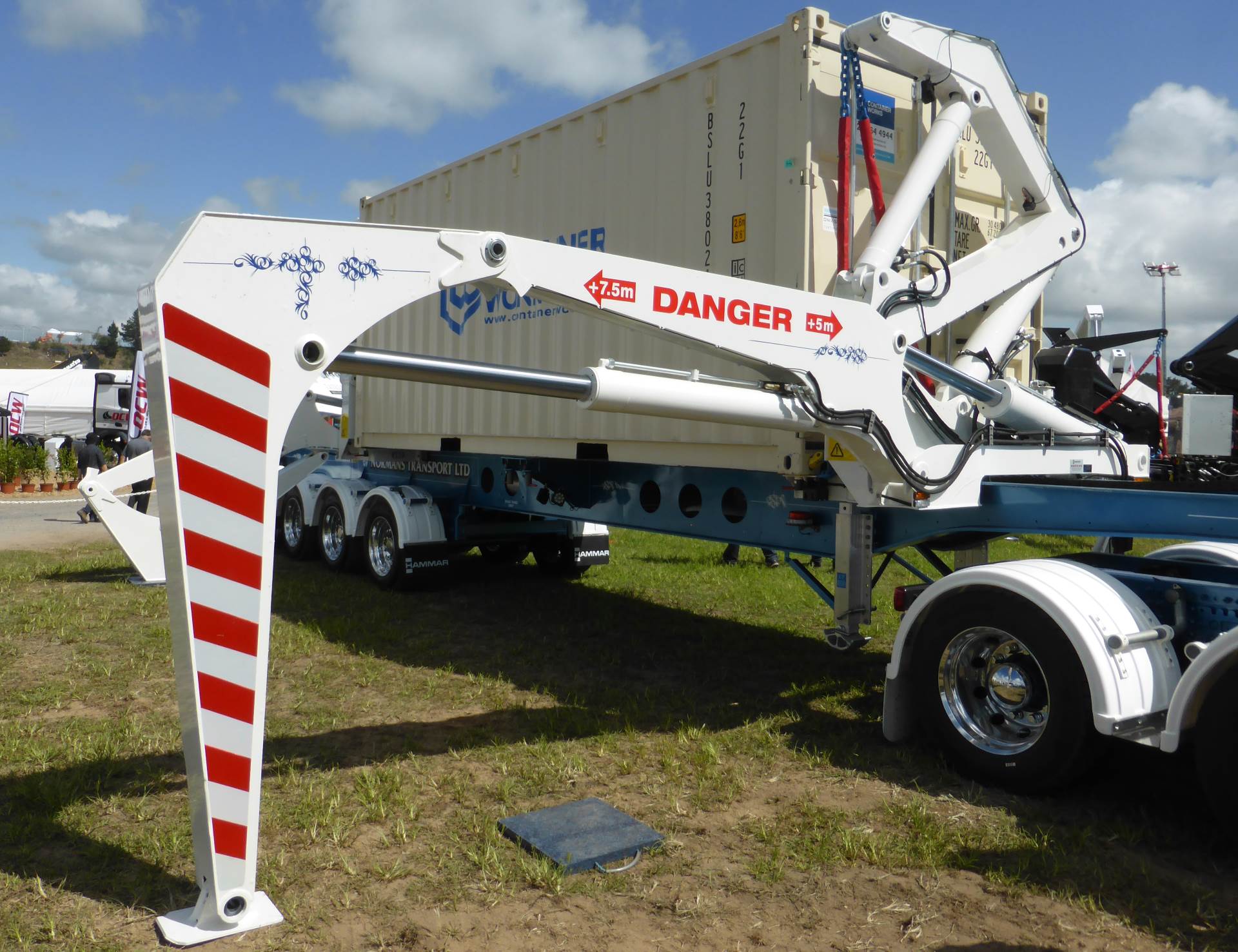 What's a side loader trailer?