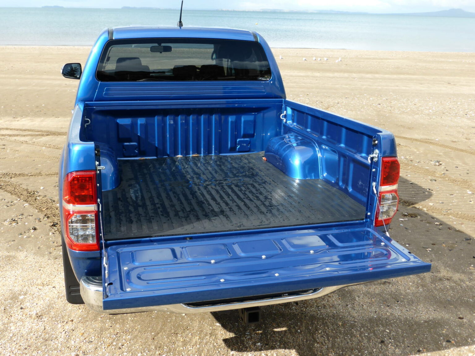 What are the pros and cons of owning and driving a ute?