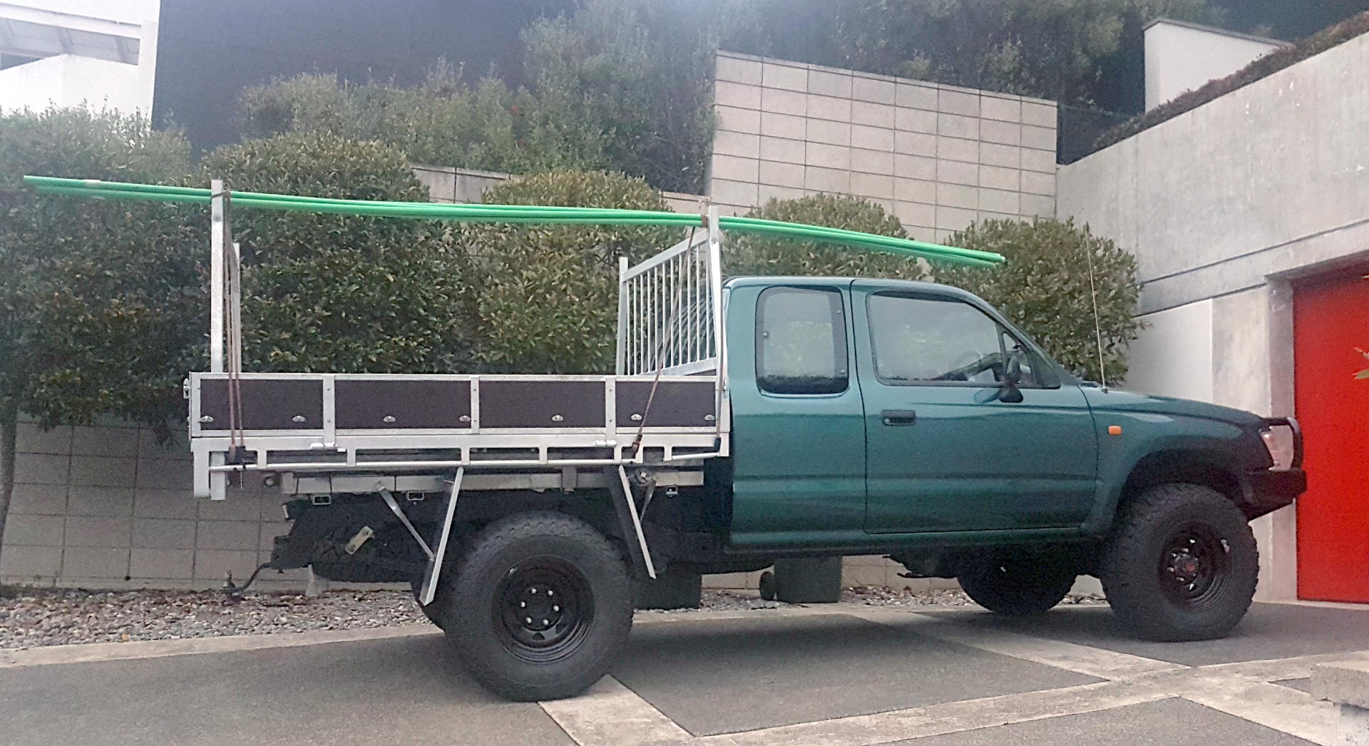 How do you load a ute?