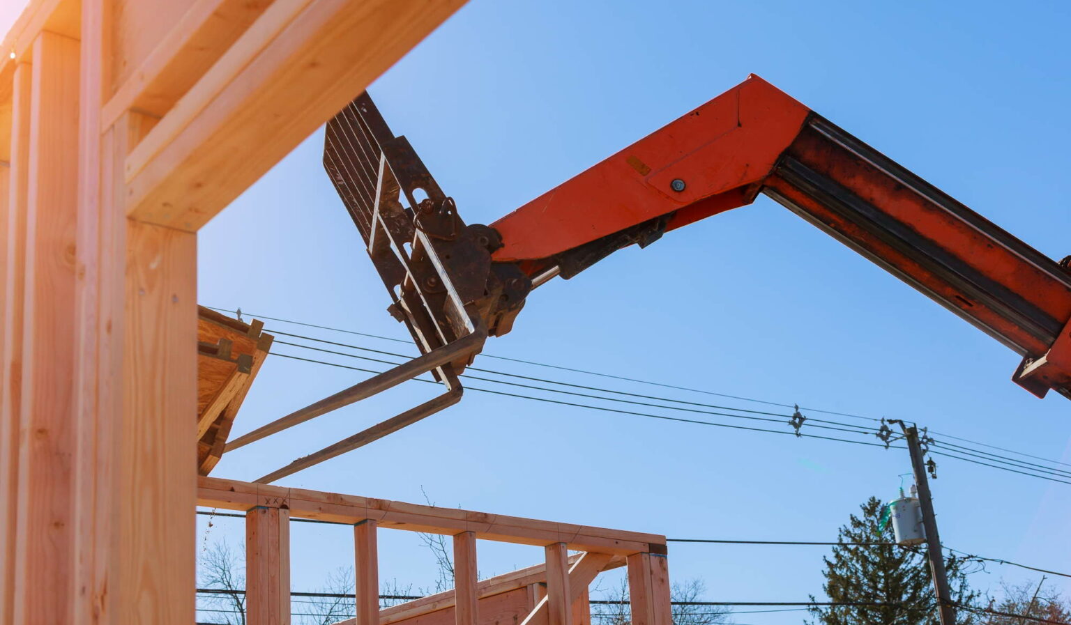 Options for loading and unloading palletised freight to and from a ...