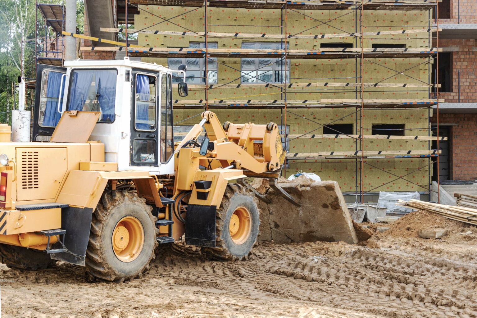 Options for loading and unloading palletised freight to and from a ...