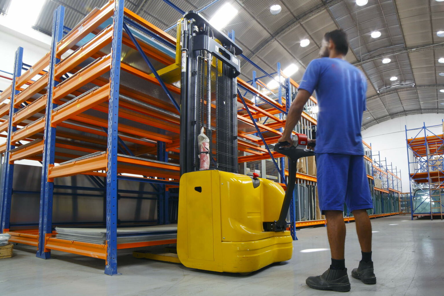 Options for loading and unloading palletised freight to and from a ...