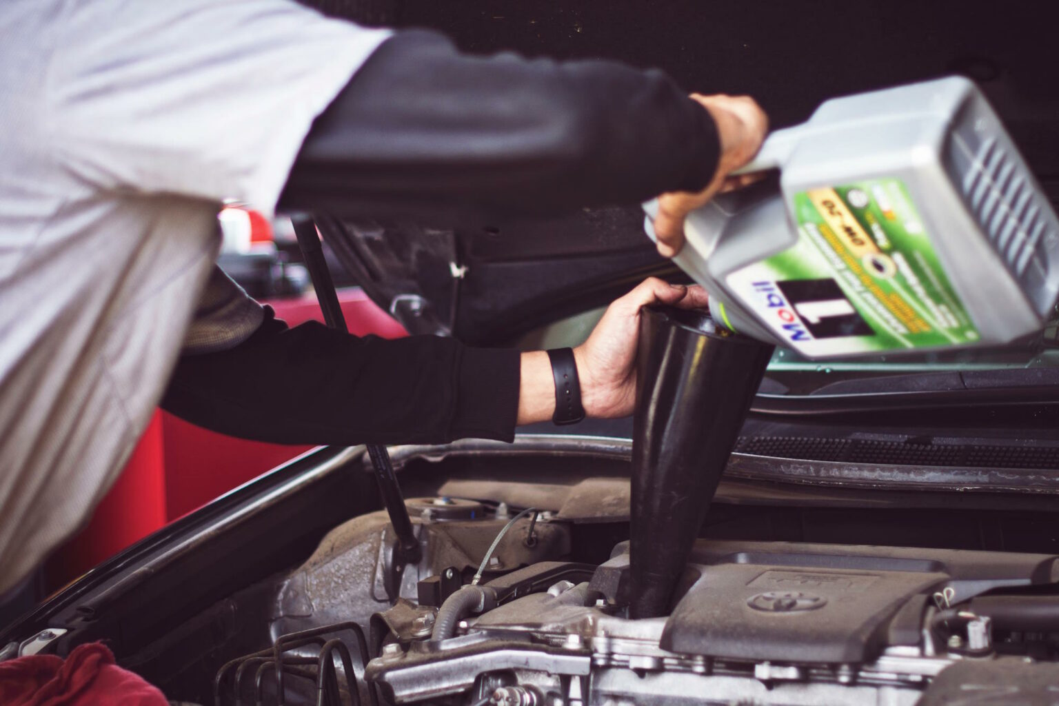 How to tell if you need to check your car's oil