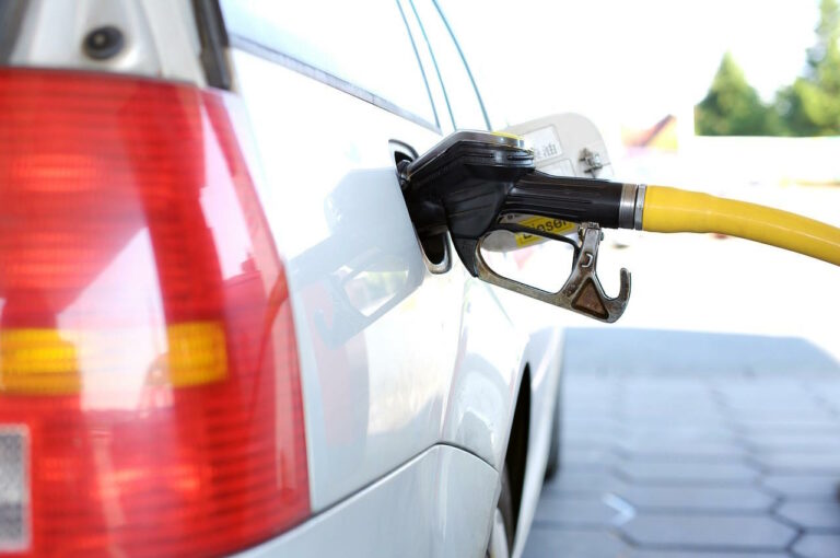 How and when should you refuel your car?